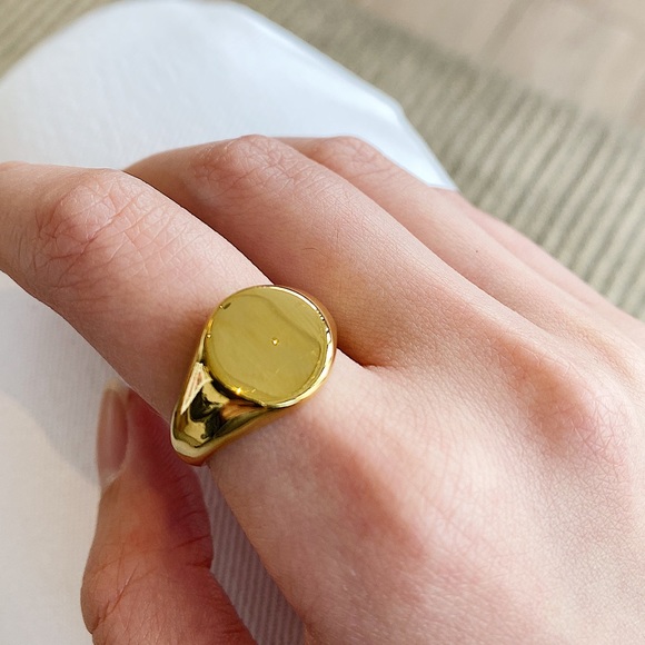 Jewelry | 18k Gold Round Signet Ring | Poshmark